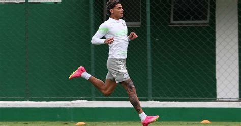 Koka Richard Ríos celebra oportunidade na seleção colombiana e