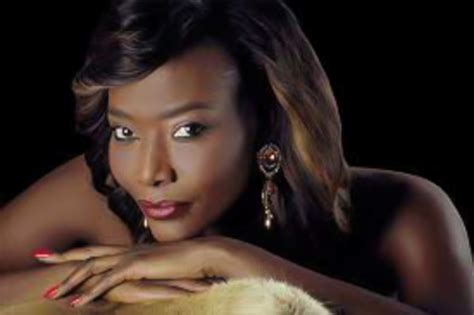 Coumba Gawlo la Diva à la Voix dOr fait son grand retour sur