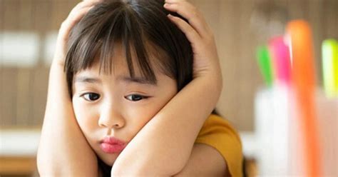 Cha mẹ còn phạm 2 sai lầm này con sẽ ngày càng mặc cảm tự ti tương