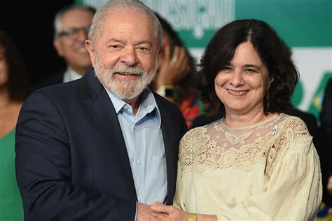 Princípio de pneumonia já tratado diz ministra da Saúde sobre estado