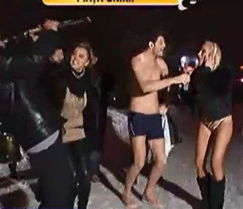 VIDEO Rocsana Marcu şi Bote s au dezbrăcat în zăpadă Uite ce nebunii