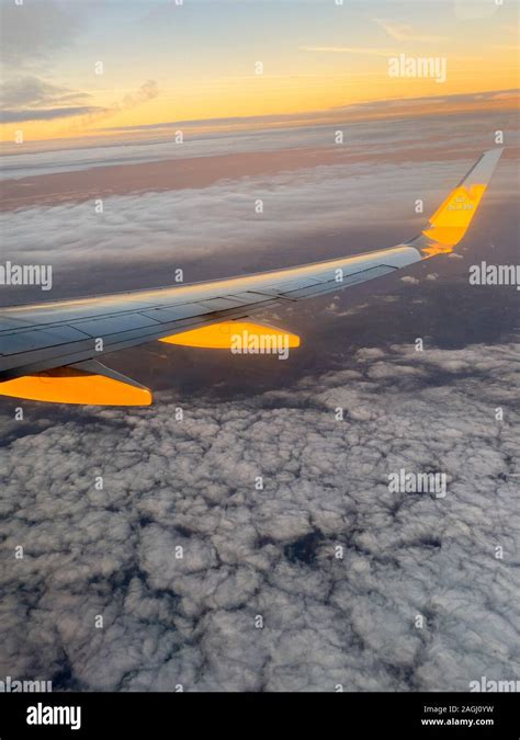Plane Flying Over Globe Hi Res Stock Photography And Images Alamy