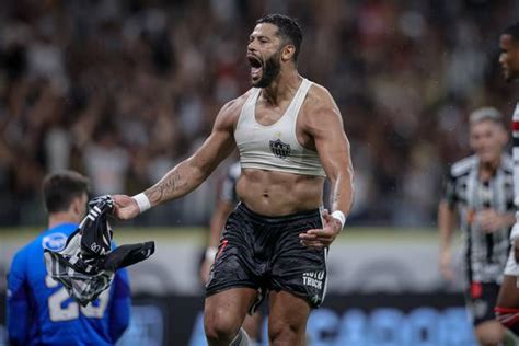 No Atlético MG Hulk chega a 95 gols e iguala marca do Porto clube
