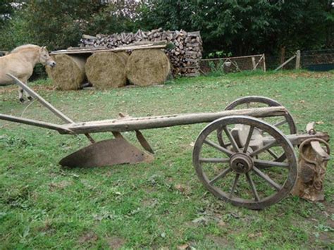 Charrue Ancienne En Bois Moulhard 28160 Jardin Piscine