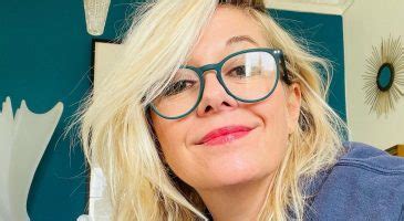 Flavie Flament à 49 ans les fesses à l air elle affiche son corps au