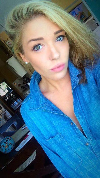 Get Ready For Some Sexy Girls Taking Selfies 33 Pics