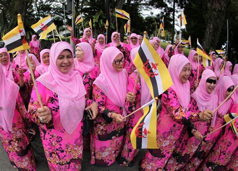 El Sultán de Brunei celebra por todo lo alto cincuenta años en el trono