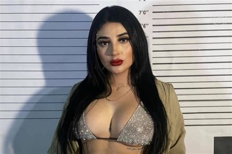 Quién es Bellakath la cantante de Gatita biografía carrera y fotos