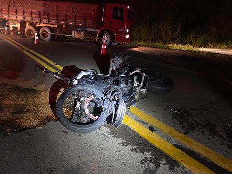 Duas pessoas morrem após acidente entre caminhonete e moto na BR 116