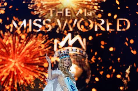 Czech Republics Krystyna Pyszková is crowned Miss World in India