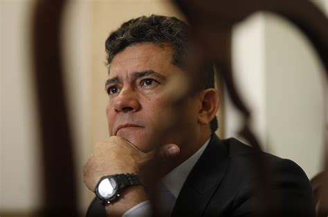 Ex juiz da Lava Jato Moro critica Lula nas redes por possível