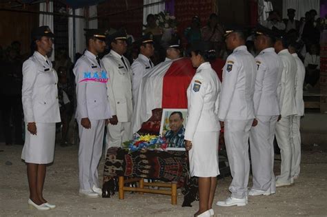 Cerita Foto Almarhum Sekda NTT Domu Warandoy Dengan Jas Kain Kawuru