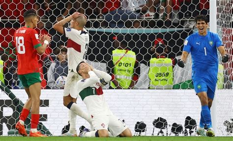 Hình Ảnh Ronaldo Khóc Buồn Khiến Trái Tim Fan Như Sát Muối
