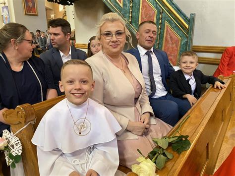 Ostrołęka Pierwsza Komunia Święta w kościele pw Nawiedzenia