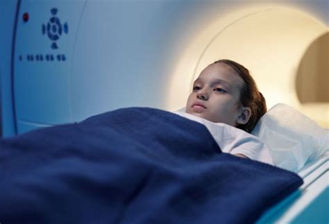 Cómo se realiza la resonancia magnética a los niños Resobert