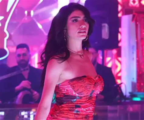 Pavyon dansı çok konuşulmuştu Hazar Ergüçlü nün eski sevgilisi Onur