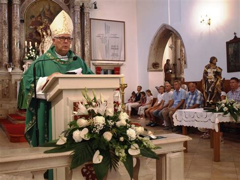 Nadbiskup Zgrablić pohodio Župu sv Anselma u Ninu IKA