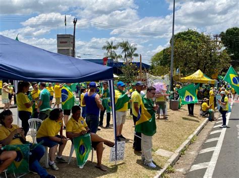 Manifestantes Se Concentram Em Frente Aos Quart Is De Sorocaba E Itu