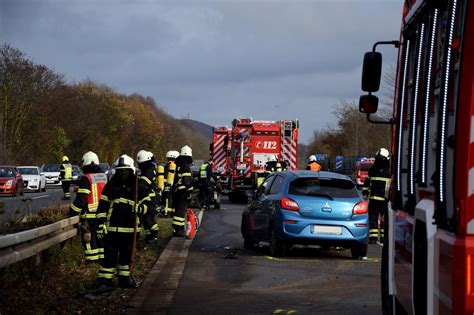 Unfall Auf Der A Vollsperrung Und Mehrere Verletzte Feuerwehr