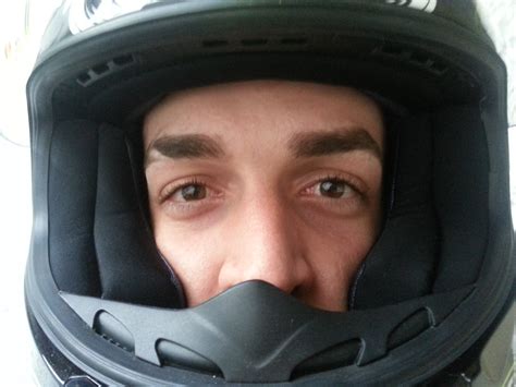 Guía para seleccionar la talla correcta de tu casco para moto