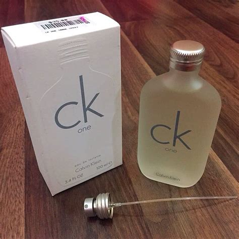 5 Rekomendasi Parfum Pria Yang Disukai Wanita Noknit