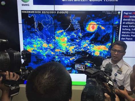 Bmkg Ingatkan Masyarakat Waspadai Cuaca Ekstrem Pada Libur Natal
