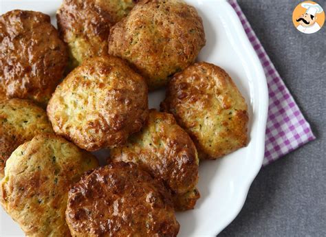 Chifteluțe din dovlecel cu sos de iaurt și feta la air fryer Rețetă
