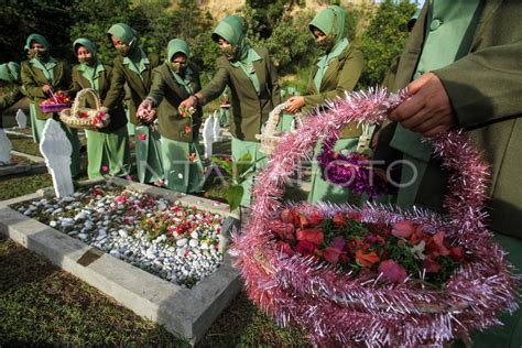 ZIARAH MAKAM PAHLAWAN HUT PERSIT ANTARA Foto