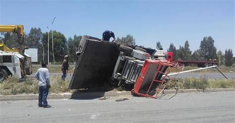 Vuelca Cami N Que Transportaba Una Gr A Fotogaler A