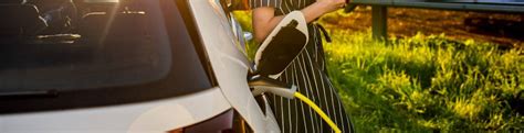 Cargar un coche eléctrico con placas solares Qué necesito Repsol