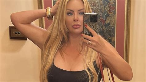 Mafs Star Sarah Roza Posted Selfie From Inside The Melbourne Athenaeum