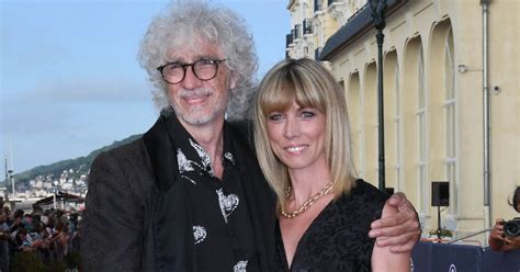 Louis Bertignac Et Sa Compagne Laetitia Brichet Sur Le Tapis Rouge Lors