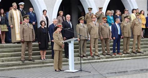 Deputatul AUR Florin Pușcașu alături de elevii de la Colegiul Militar