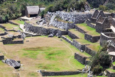 Casas Cuadradas Y Antiguas Foto Premium