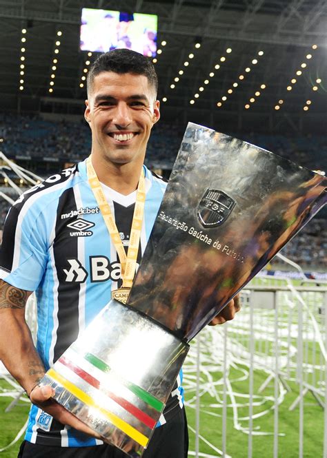 Luis Suarez Scores Incredible 38 Minute Hat Trick On Gremio Debut As Ex