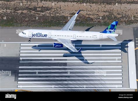 Jetblue Airbus A Flugzeuge Landen Auf Der Start Und Landebahn Des