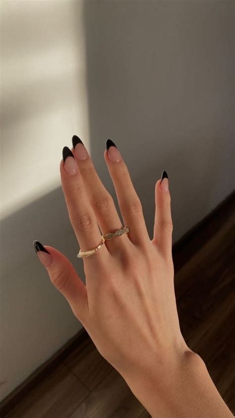 Uñas acrílicas 5 diseños french con esmalte negro bonitos y elegantes