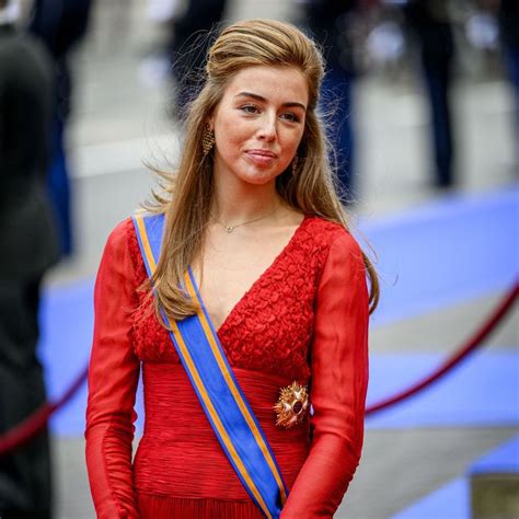 Prinses Alexia draagt 22 jaar oude jurk van koningin Máxima tijdens