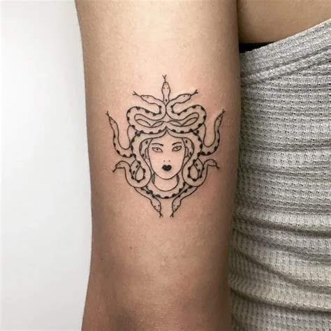 Tatouage Médusa la signification du tatouage mythologie grecque par