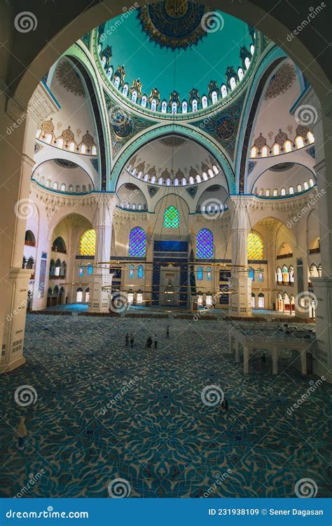 Istanbul Turquie 9272021 Intérieur De La Mosquée Camlica à Istanbul