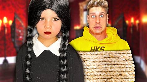 AURORA SI CREDE MERCOLEDÌ DELLA FAMIGLIA ADDAMS YouTube