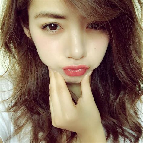 Article Step Up Your Selfie Game 10 Popular Poses Japanese Girls Will Whip Out Japanese