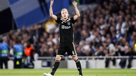 Mercato PSG Leonardo saurait à quoi sen tenir pour Donny Van de