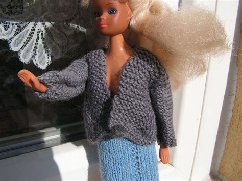 gilet gris et jupe bleue kekeli bricole Gilet gris Modèles tricot