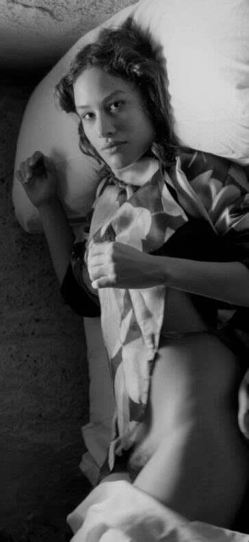 El explícito desnudo de Aida Folch en El Artista y la Modelo 2012