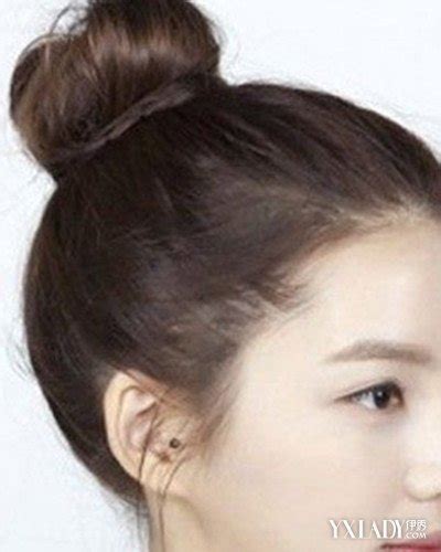 图 高丸子头扎法图解 教你怎么扎高丸子头好看 高丸子头扎法图解 伊秀美容网 yxlady