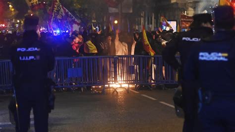 Vuelven las protestas contra la ley de amnistía 3 000 personas se