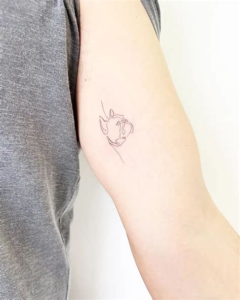 Tatuajes pequeños para mujer 25 ideas bonitas con las que no te