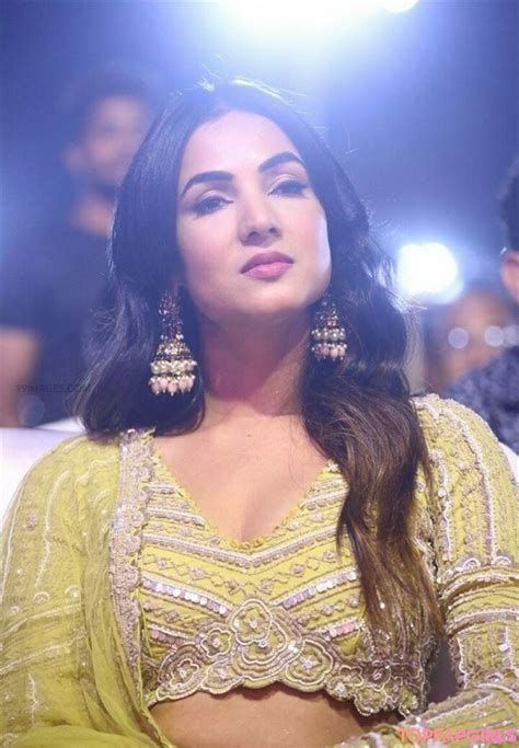 Sonal Chauhan Nude Onlyfans Leaked Photo Topfapgirls