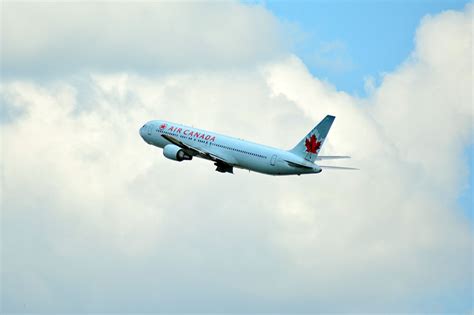 À surveiller Industries Lassonde Air Canada et Québecor